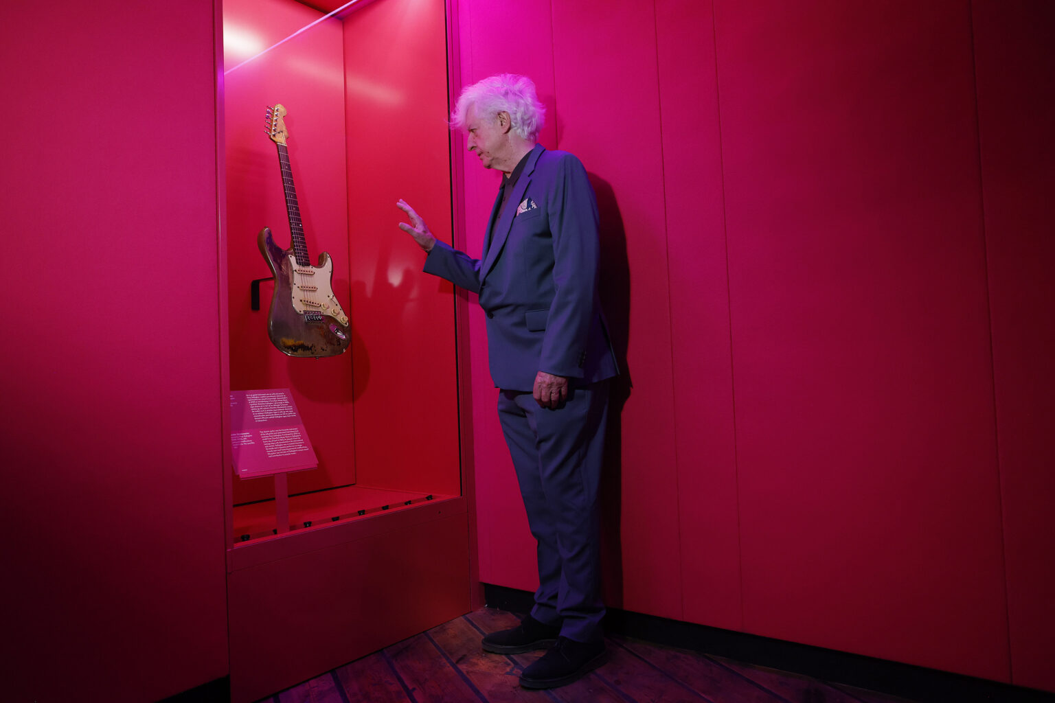 Rory Gallagher's iconic Fender Stratocaster to go on display in Dublin ...